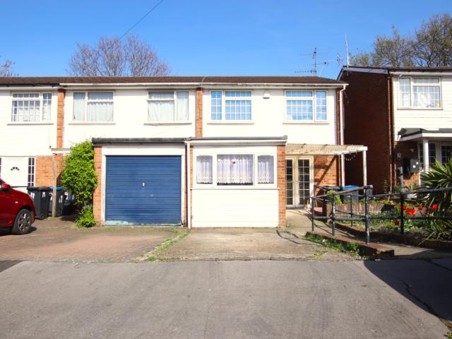 5 bed Semi Detached House To Let, Guide Price £2,500 pcm