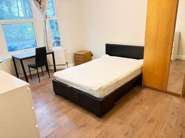 5 Bed Semi Detached House, Very Near Northfields Tube Station A, W5