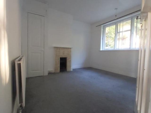 5 Bed Semi Detached House, Wardown Crescent, LU2