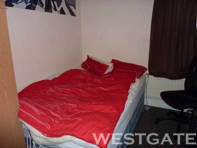 5 Bed St Peters Road, University Area