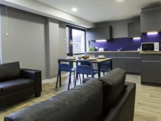 5 Bed Standard Ensuite