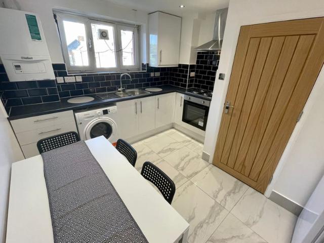 5 bedroom 2 WCs NW1 close to Regent's Park