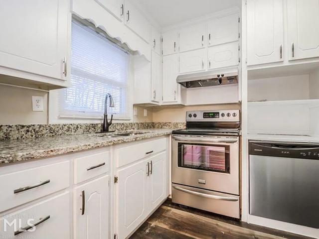 5 bedroom 2 bath new paint, new floors, granite counter top, and new stainless steel appliances. *Small dogs only, no cats