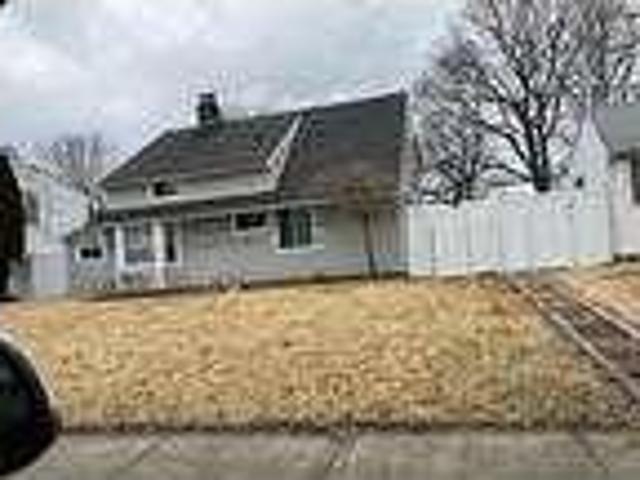 5 Bedroom 2 Bath In Hicksville New York 11801