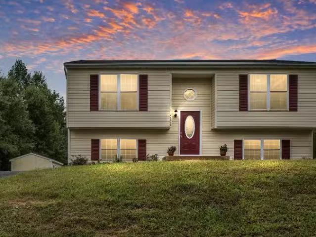 5 Bedroom 2 Bathroom Single Family Home 11519 Woodland View Dr