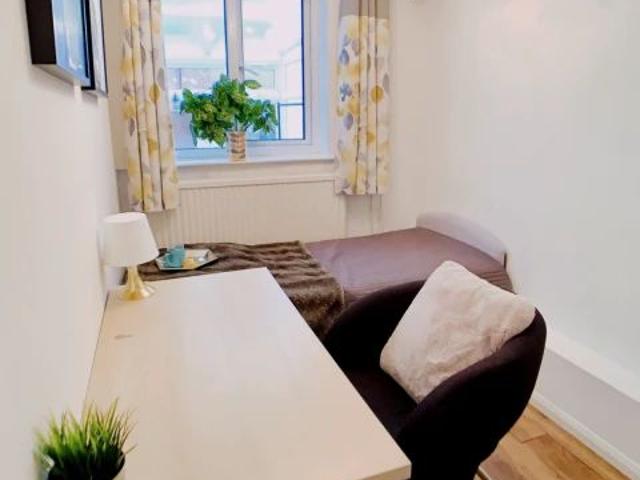 5 Bedroom 4 Bathroom room2