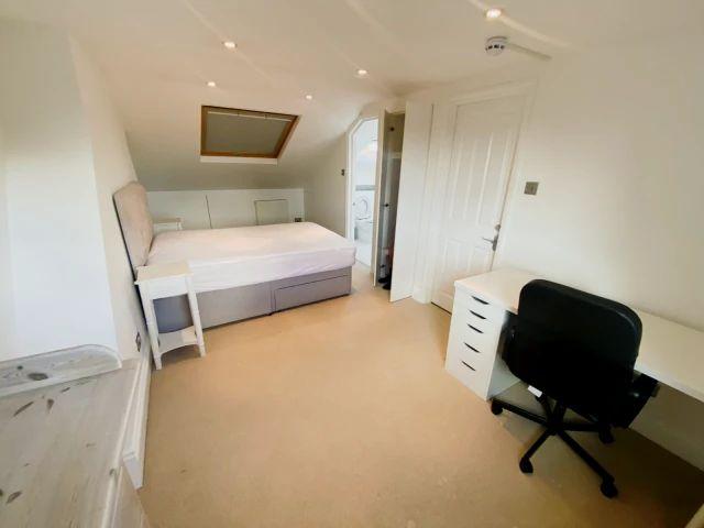 5 Bedroom 4 Bathroom room2
