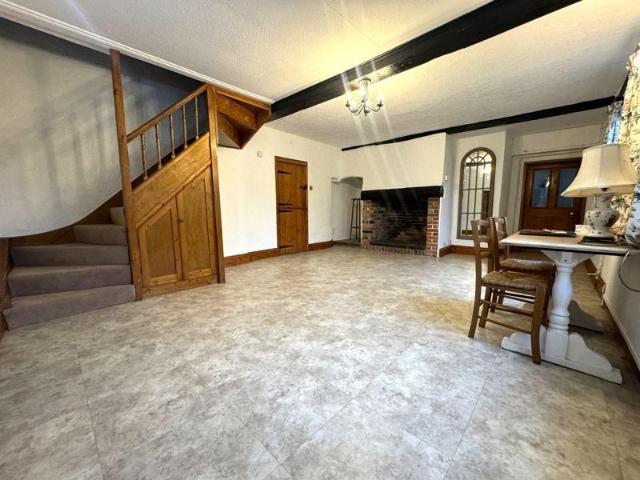 5 bedroom cottage to rent
