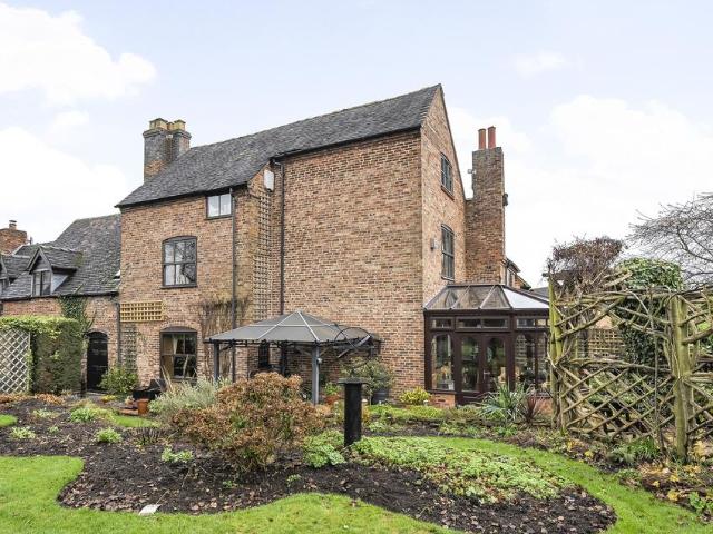 5 bedroom cottage for sale