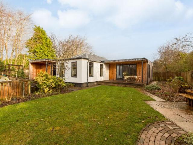 5 bedroom cottage for sale
