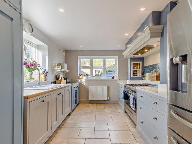 5 bedroom cottage for sale
