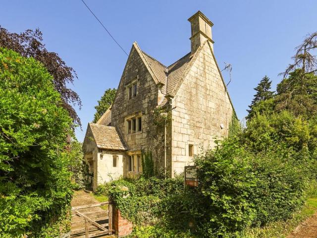 5 bedroom cottage for sale