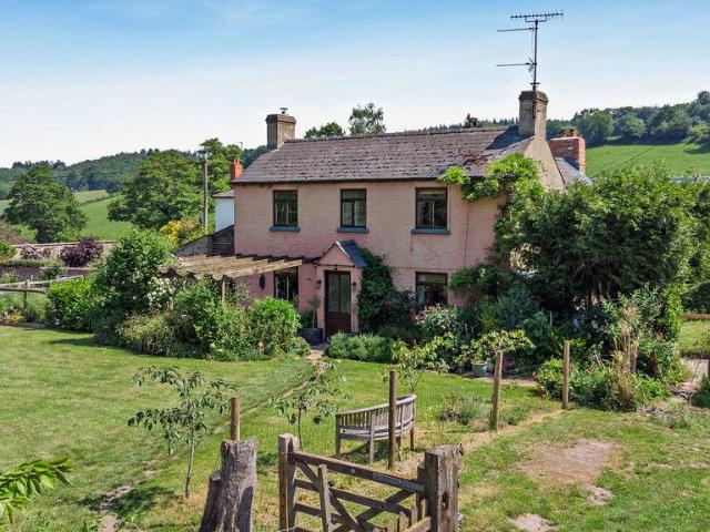 5 bedroom cottage for sale