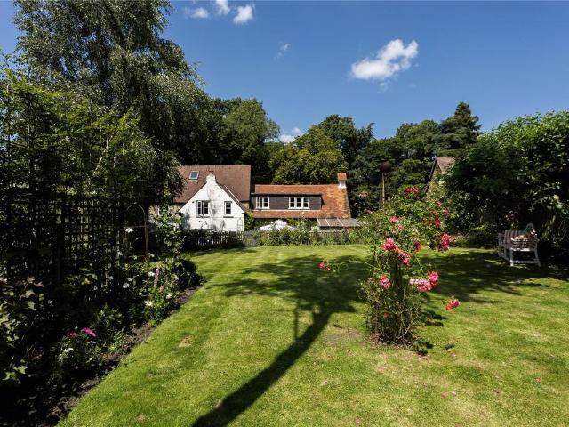 5 bedroom cottage for sale