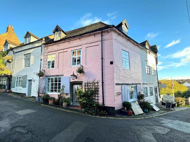 5 bedroom cottage for sale
