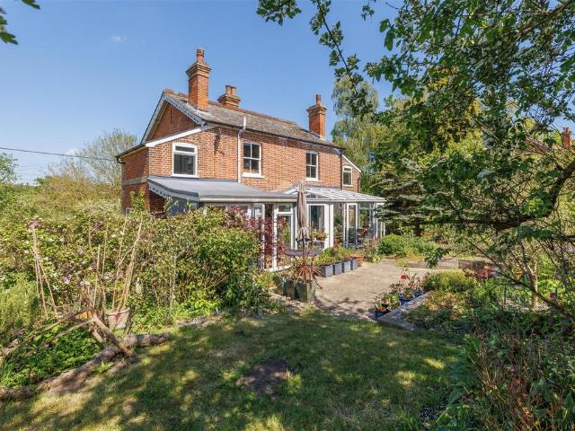 5 bedroom cottage for sale