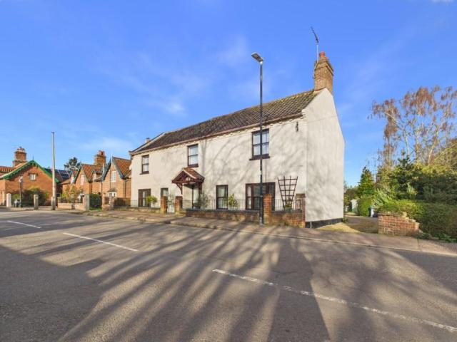 5 bedroom cottage for sale