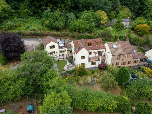 5 bedroom cottage for sale