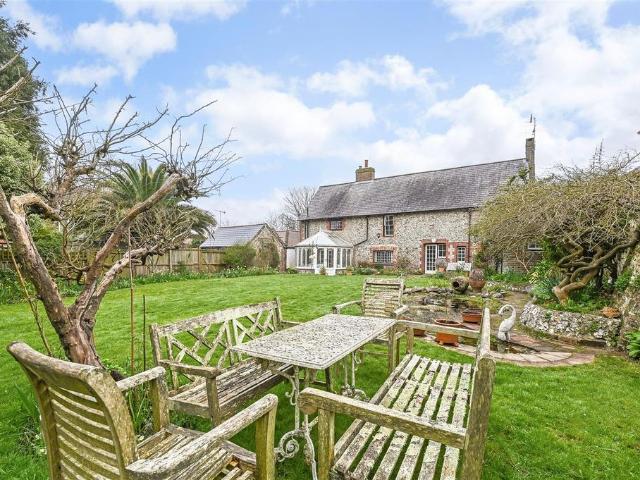 5 bedroom cottage for sale