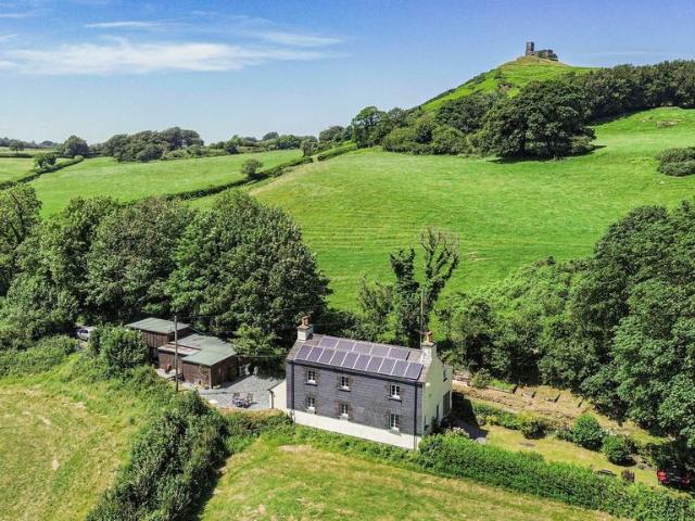5 bedroom cottage for sale