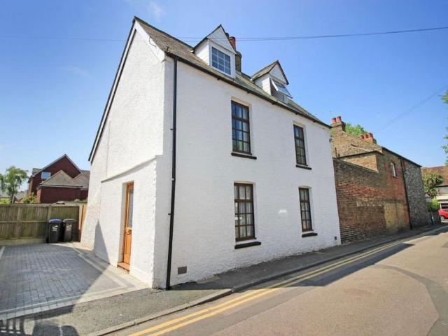 5 bedroom cottage for sale