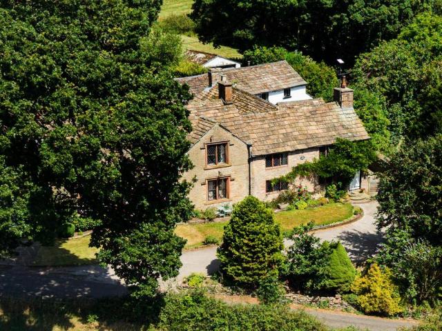 5 bedroom cottage for sale