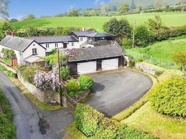 5 bedroom cottage for sale