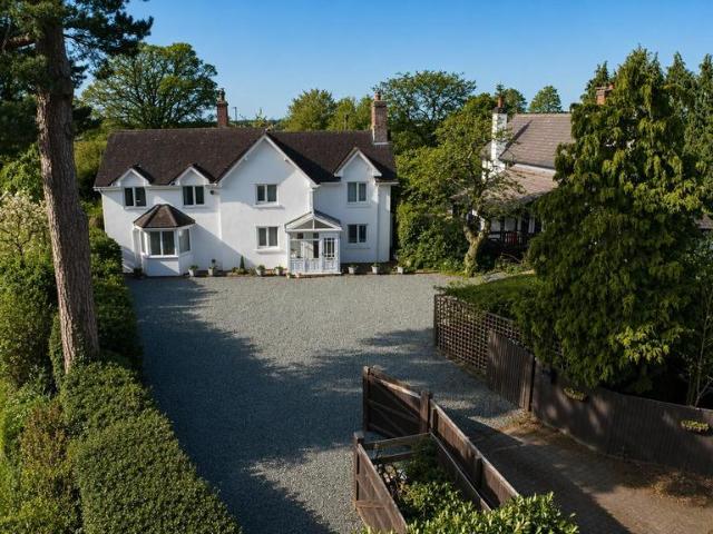 5 bedroom cottage for sale