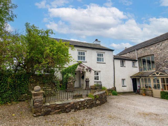 5 Bedroom Cottage House