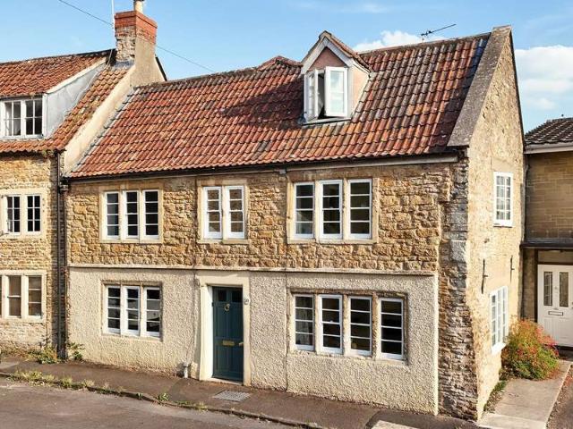 5 Bedroom Cottage House