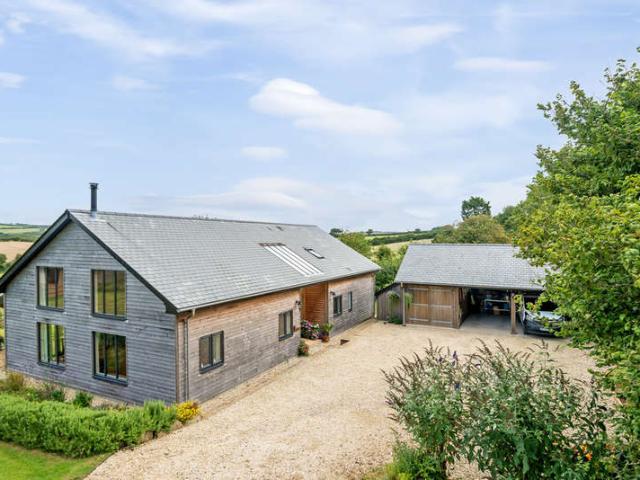 5 Bedroom Cottage House