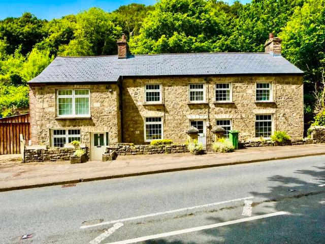 5 Bedroom Cottage House