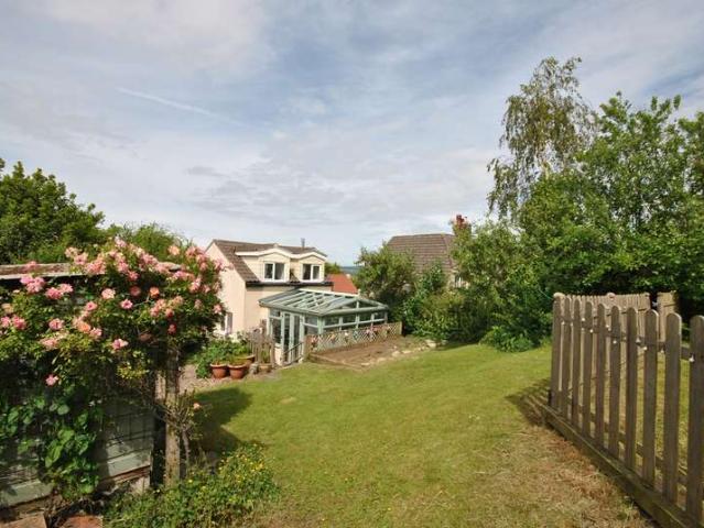 5 Bedroom Cottage House