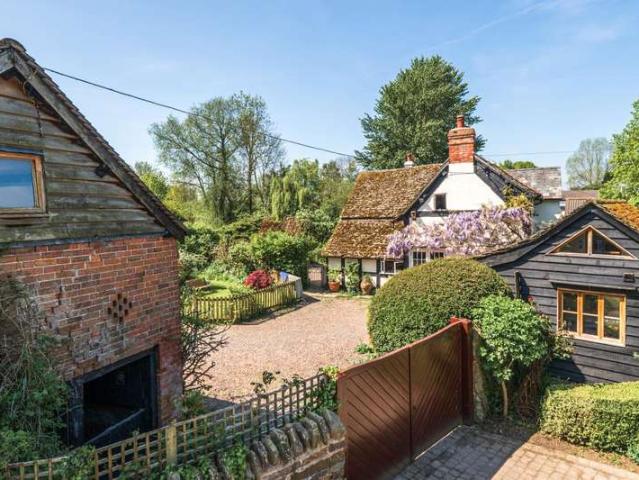 5 Bedroom Cottage House