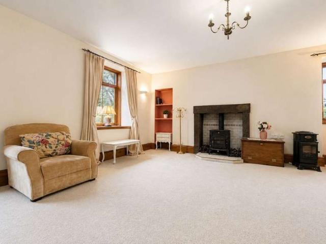 5 Bedroom Cottage House