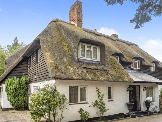 5 Bedroom Cottage House
