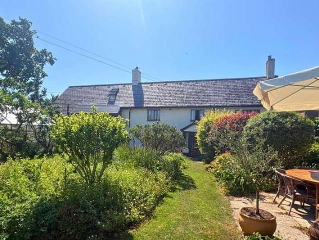 5 Bedroom Cottage House