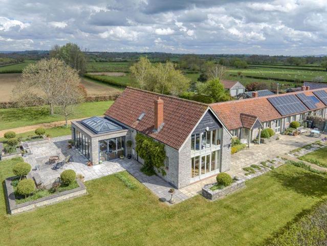 5 bedroom country house for sale