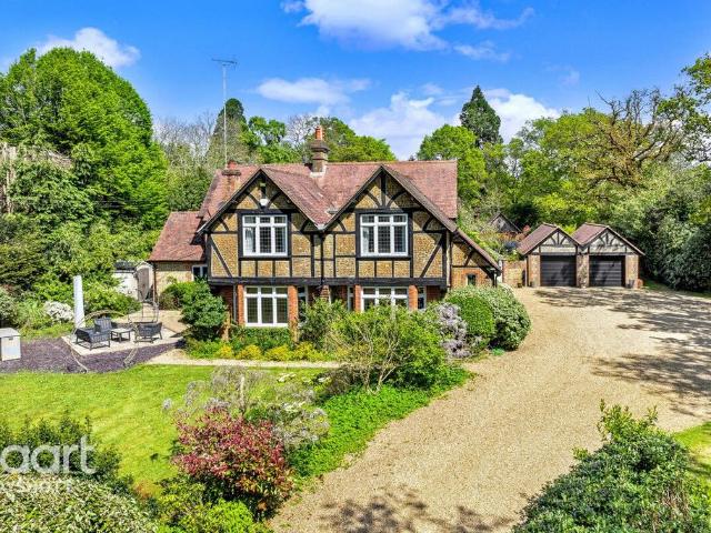 5 bedroom country house for sale