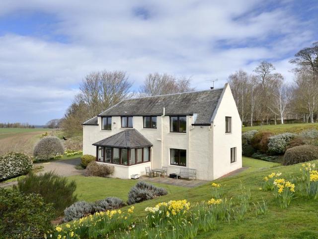 5 bedroom country house for sale