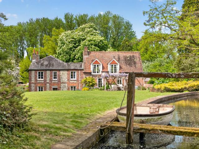 5 bedroom country house for sale