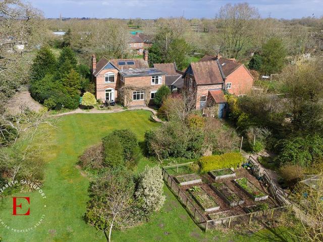 5 bedroom country house for sale
