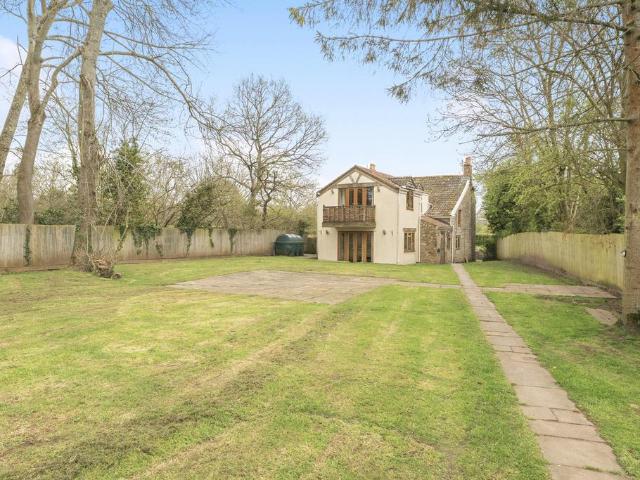 5 bedroom country house for sale