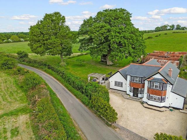 5 bedroom country house for sale