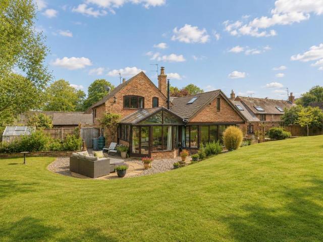 5 bedroom country house for sale
