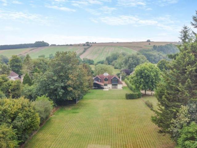 5 bedroom country house for sale