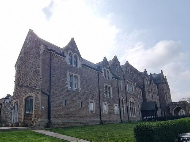 5 bedroom country house for sale