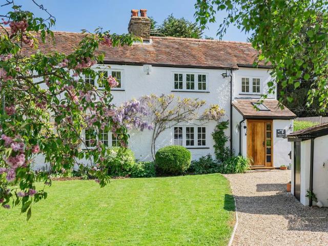 5 bedroom country house for sale