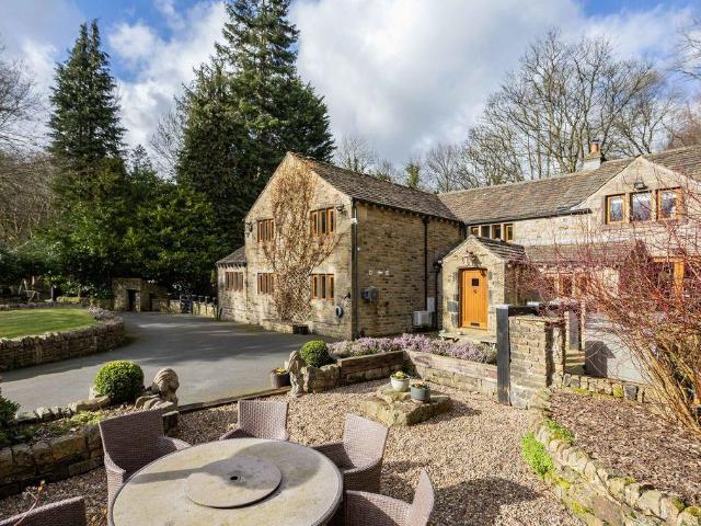 5 bedroom country house for sale