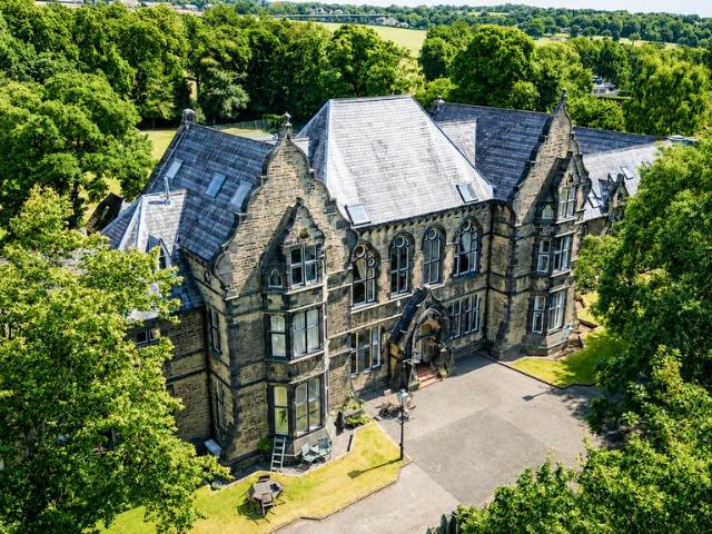 5 bedroom country house for sale